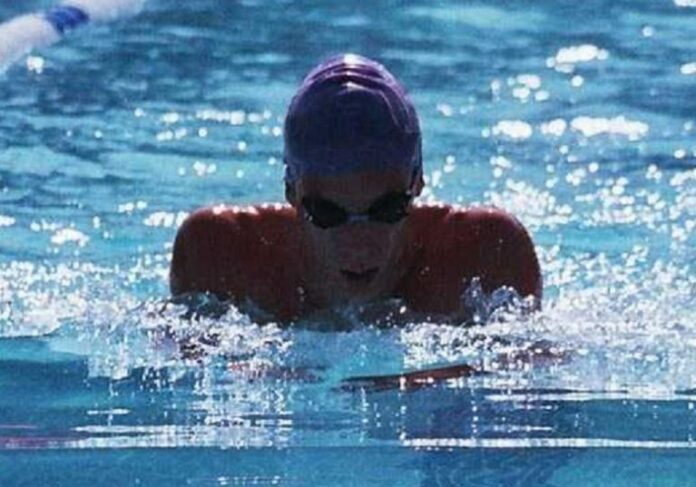 How to Swim Breaststroke - FashionClubExpert